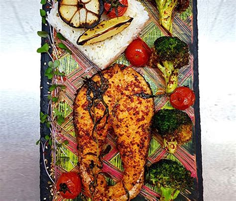 Սաղմոնի ֆիլե բրնձով և բրոկկոլիով Մասուր Ռեստորան