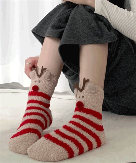 4켤레세트 윈터 무드 수면양말 4p 세트 크리스마스 루돌프 눈사람 산타 겨울 중목 장목 기모 털 양말 수족냉증 친구 커플 선물 No2269 에이블리