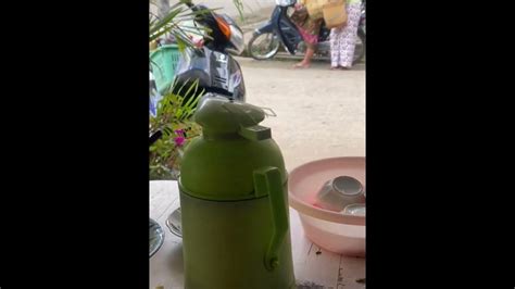 ကောင်မလေးကို ခိုးကြည့်ပြီး တစ်ဖက်သတ် ကြိတ်ကြွေနေတဲ့ ကောင်လေး Youtube