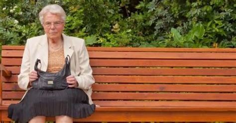 След като съпругът ми напусна принудих дъщеря си да бъде независима и силна Тя ме послуша и