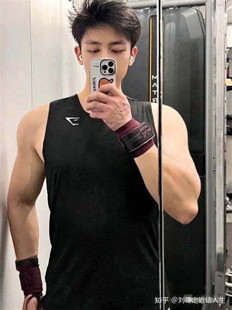算是高颜值健身博主？粉丝都求他赶紧出道 知乎