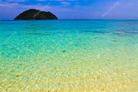 beautiful of shallow tropical water and sandy beach at koh lipe — stock