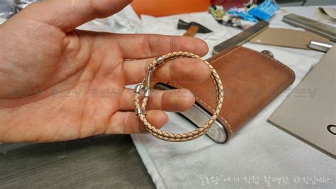 Bottegaveneta 보테가베네타 실버 가죽 팔찌 Bottega Veneta 종로왕