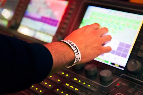 four factors to consider when purchasing a new lighting console