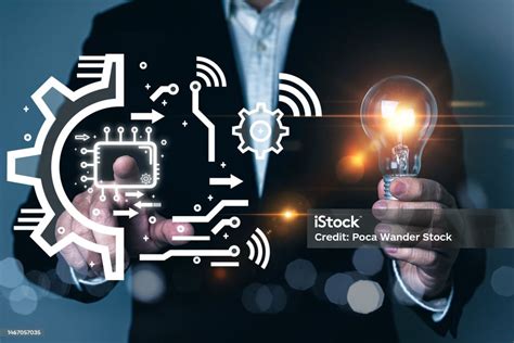 Ai 개념 마이크로칩 사업가는 전구를 들고 Ai 인포그래픽 기어 톱니바퀴 아이콘 창의적인 아이디어 Ai 기술 양자 컴퓨팅 클라우드 컴퓨팅 자동화를 만지고 있습니다 신분에