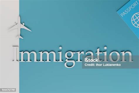 이민의 개념 비행기와 여권은 비문 이민과 함께 파란색 배경에 있습니다 3d 렌더링 개념에 대한 스톡 사진 및 기타 이미지 개념 개념과 주제 계획 Istock