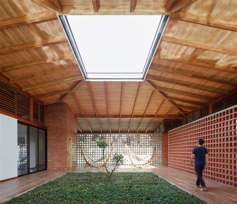 Galería De Patios Interiores En Casas De Ecuador Ejemplos En Planta De Jardines Que Organizan
