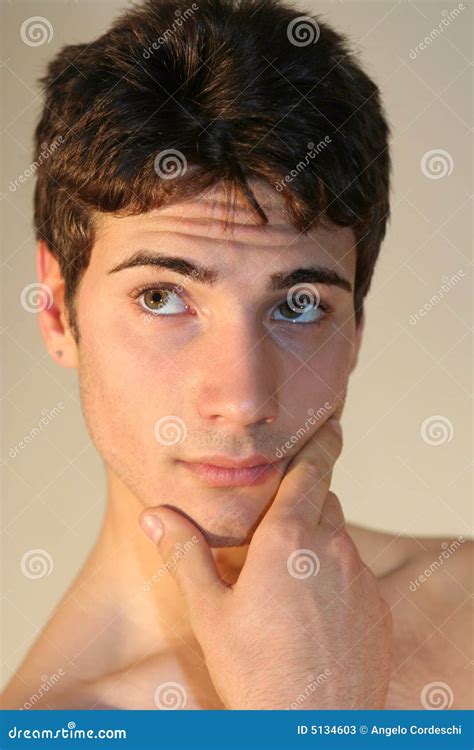 Думая модель мальчика итальянская молодые мысли Стоковое Изображение изображение
