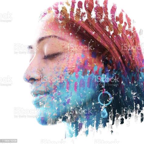 진통제 이중 노출 파란색과 빨간색 손으로 그려진 그림과 결합 된 아름 다운 민족 모델의 클로즈업 서로 겹쳐 혼합 인물 사진에 대한 스톡 사진 및 기타 이미지 Istock