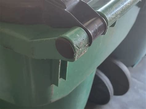 Trashcan Lid Hinge Pin By Grayson Makerworld