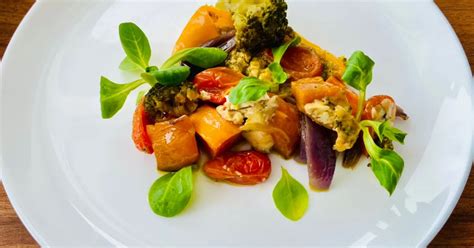 Овощи запечённые с козьим сыром соусом песто и сыром с голубой плесенью рецепт с фото