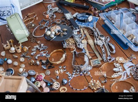 Broken Clock Repair Hi Res Stock Photography And Images Alamy