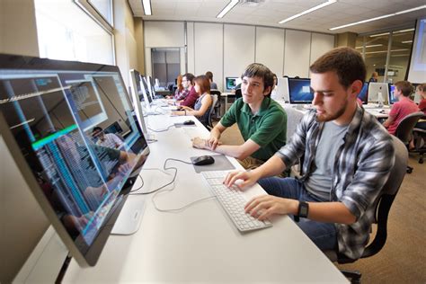 بازار کار رشته کامپیوتر و پردرآمدترین شغل کامپیوتری سایت استخدام مهندس کامپیوتر و برنامه نویس