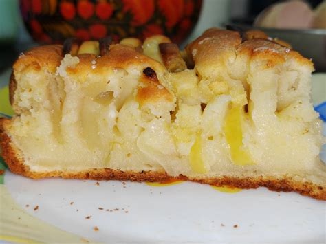 Пышная шарлотка с творогом и яблоками на кефире — рецепт с фото пошагово