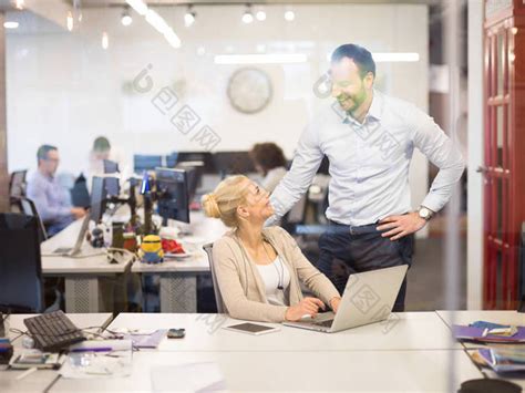 成功的商业人士的肖像图片 包图网企业站