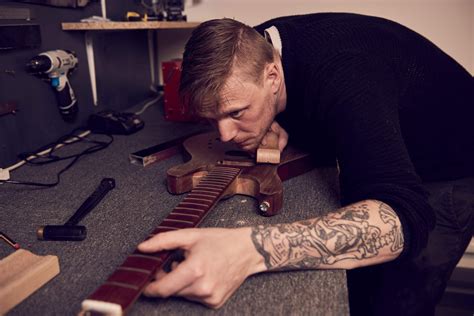 Guitar Strings Why Do My Strings Keep Breaking In The Same Place On The Neck