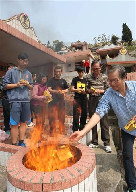 清明節前夕 民眾全家出動掃墓祭祖 生活 時報周刊