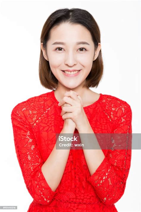 기도 하는 빨간 드레스를 입고 아름 다운 여자의 스튜디오 샷 20 24세에 대한 스톡 사진 및 기타 이미지 20 24세 2018년 기대 Istock