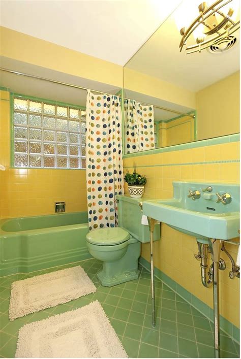 1950s Green And Yellow Tile Bathroom