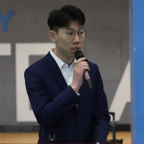 东风吹，战旗扬，百日誓师争显锋芒；立雄心，树壮志，国科学子誓创辉煌——国科大青岛附属学校 宽高教育集团