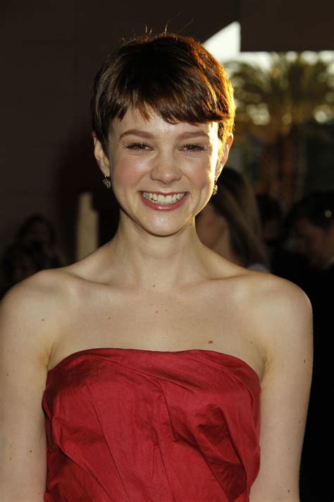 Short Haired Babe In Red Rtubetop