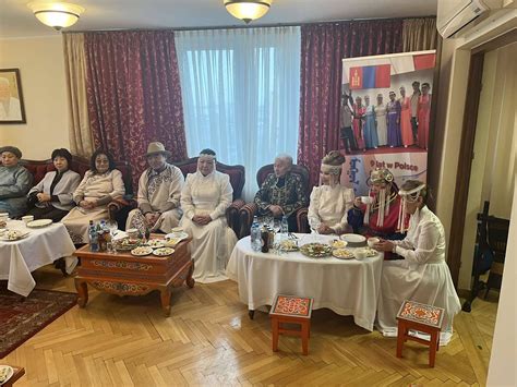 Xvii жарны “Үзэсгэлэн болгогч” хэмээгч усан туулай жилийн сар шинийн баярыг тохиолдуулан Польшид