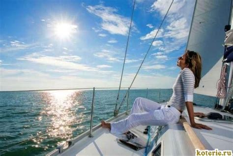 Фото девушки на яхте