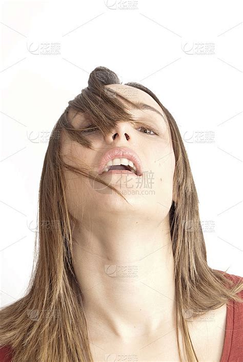 美丽的黑发女孩