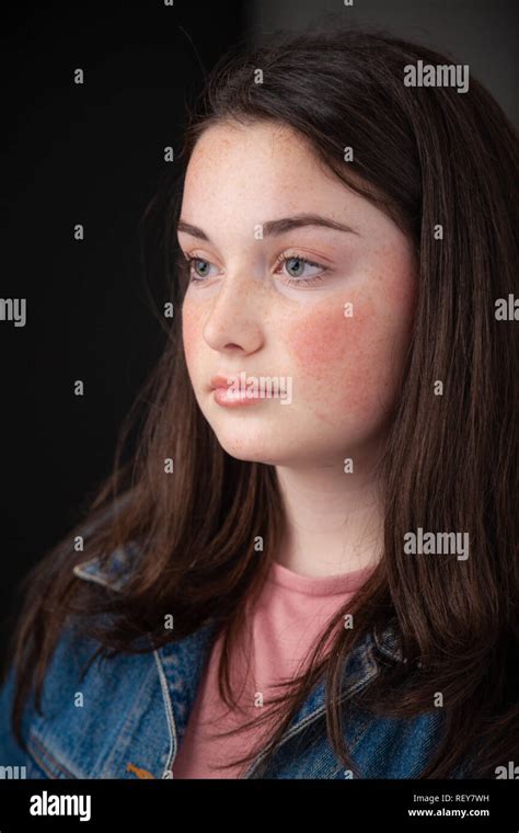 Jolie Jeune Fille De 14 Ans Banque De Photographies Et Dimages à Haute Résolution Alamy