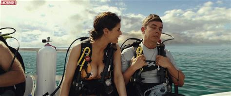 Nackte Alexandra Daddario In Rampage Big Meets Bigger