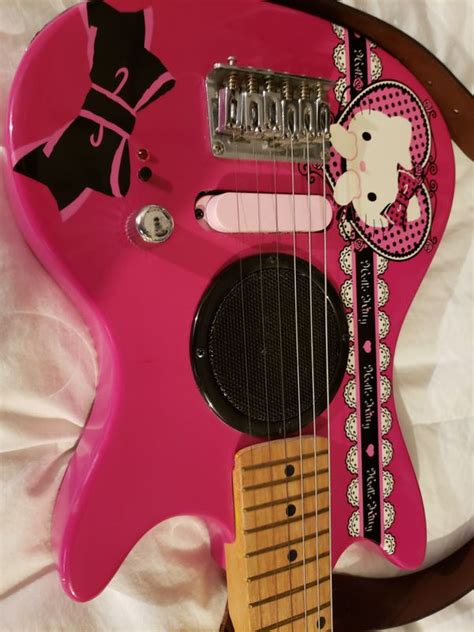 Electric Guitar Hello Kitty -- Guitarra Electrica Hello Kitty for Sale ...