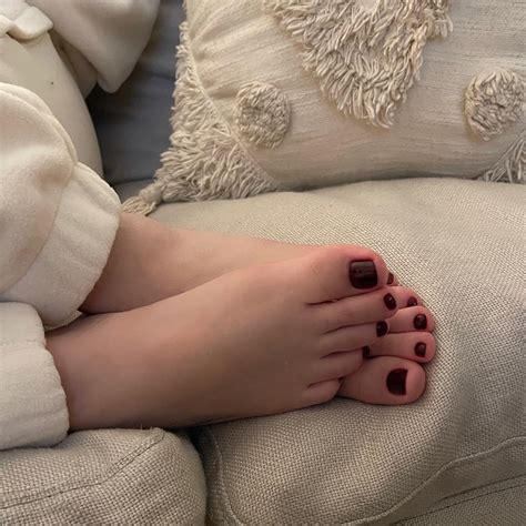 Selena Gomezs Feet