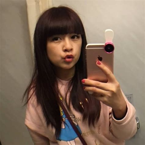 一早就摳骨科會診⋯⋯ 👨‍⚕️：剛手機沒響好奇怪喔？ 😜：最近賴有災情，你被影響了嗎？ 你趕快重開機喔！ 👨‍⚕️：真的像妳說的重開機就好了。 😜：但我手機好像被你感染了，現在外科醫師傳給 我