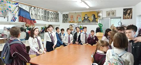 Драма клуб към ОУ „Душо Хаджидеков“ гостува на НГ по сценични и екранни изкуства уча в Пловдив