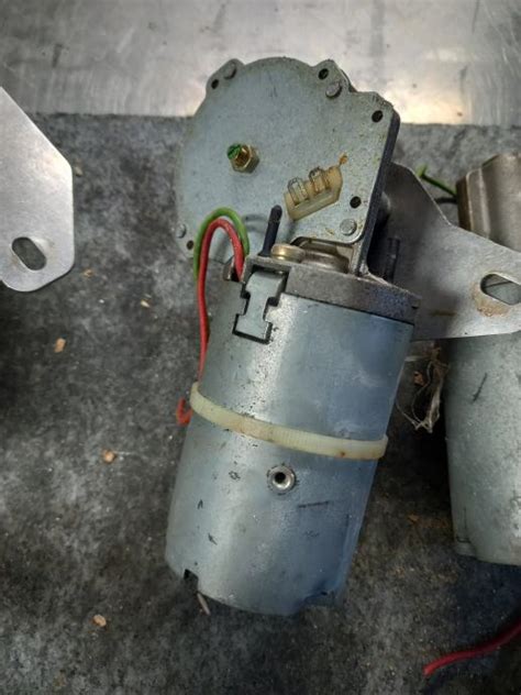 Elektromotor 24v sa reduktorom