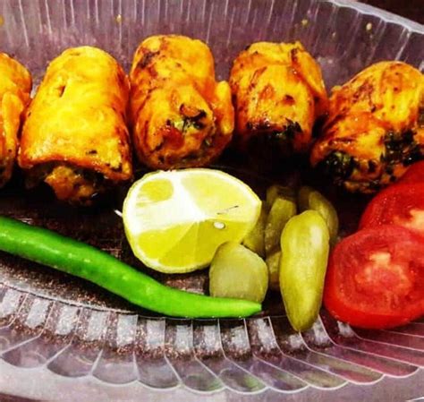 رستوران و بیرون بر سیمرغ در بندر جاسک هرمزگان ایران مشاغل