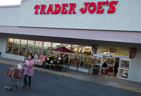 Somervilles First Trader Joes To Open In 2017 The Boston Globe