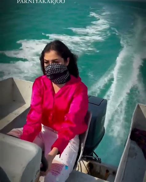 دختر بندری قایق سواریطبیعتگردی اهنگبندری اهنگبندری Onthisday