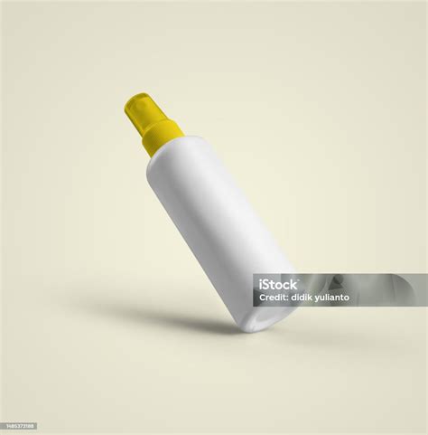 3d 렌더링 회색 배경에 분리된 노란색 캡이 있는 빈 흰색 화장품 플라스틱 스프레이 병 목업 디자인에 적합합니다 공란에 대한 스톡 사진 및 기타 이미지 Istock