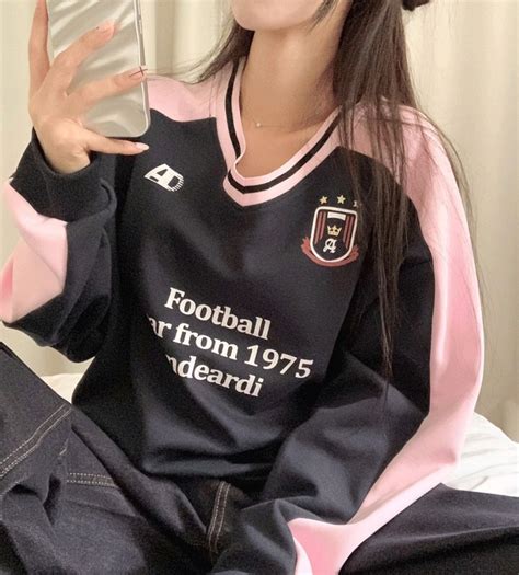 블록코어스포티 피크 배색 라인 레터링 오버핏 프린팅 로고 긴팔 티셔츠 맨투맨 2color 에이블리