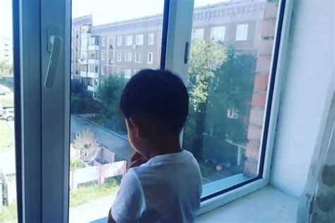 Родился в рубашке годовалый малыш выпал из окна 3 этажа и чудом