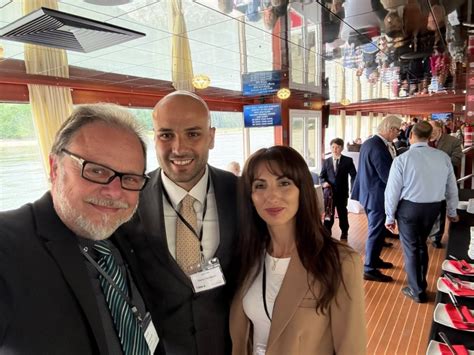 Мартин Харизанов представя България на Централноевропейска среща в Братислава и Виена снимки