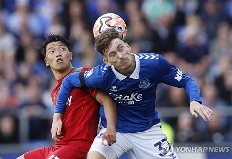 시즌 첫 선발 황희찬 전반만 소화…울버햄프턴은 첫승 신고 연합뉴스