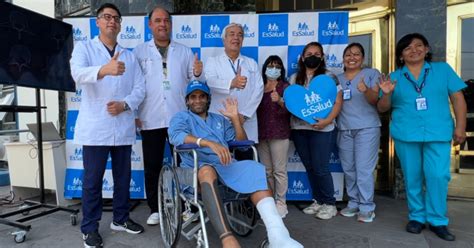 Hombre Que Cayó De Un Cuarto Piso De Edificio Tras Salvar A Una Joven