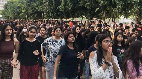 ৬০ ছাত্রীর গোসলের ভিডিও ফাঁস বেরিয়ে এলো চাঞ্চল্যকর তথ্য The Bengali Times