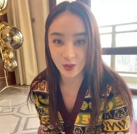 袁姗姗近照大变样，被质疑整了鼻子撞脸女子，网友齐呼认不出留言镜头动态