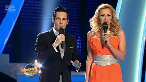 Iulia Vantur O Aparitie Seducatoare La Dansez Pentru Tine Un Decolteu Adanc I A Pus In