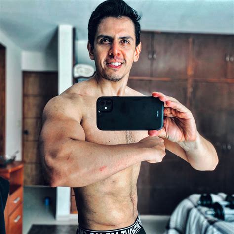 Latino Man Aesthetic Fanfic Musculation Mensfashion Latino Detodo Latino Men Vr Goggle