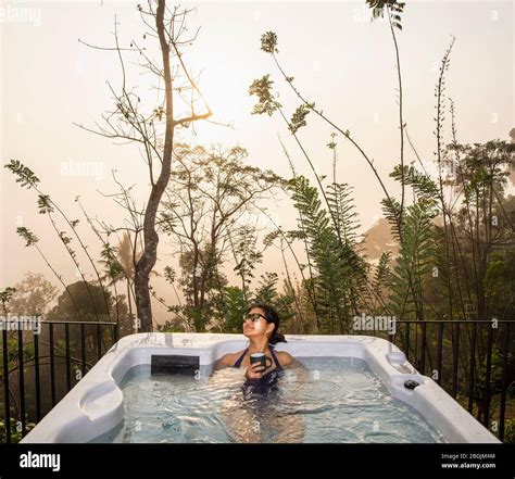 Sri Lankan Woman Beautiful Hi Res Stock Photography And Images Alamy