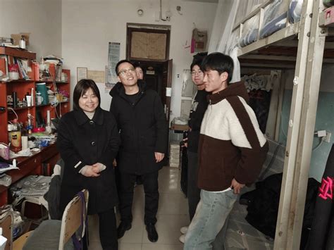 化学化工学院教师深入宿舍关怀学生——情系学子，暖心走访 共青团菏泽学院委员会
